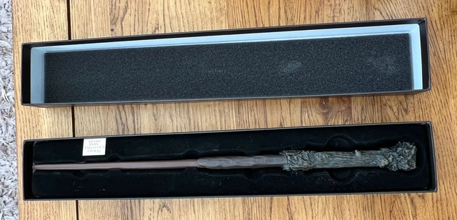 HARRY POTTER UNIVERSAL Studios Warner Bros Harry Potter Wand Authentic ...
