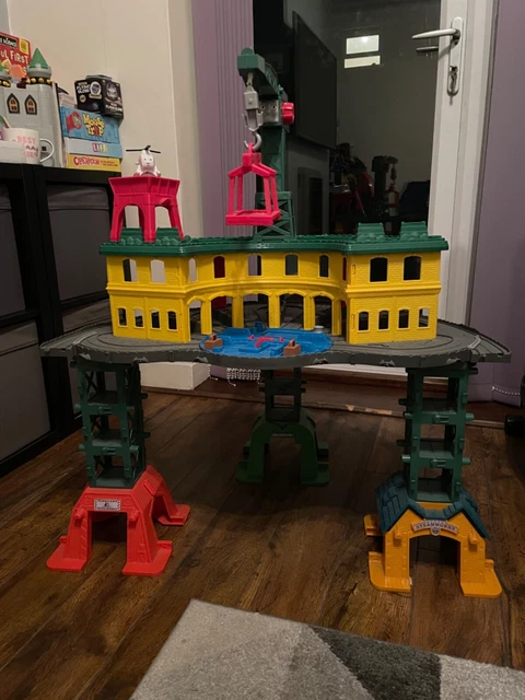 THOMAS THE TANK Engine super station, tracks and trains bundle £78.72 ...