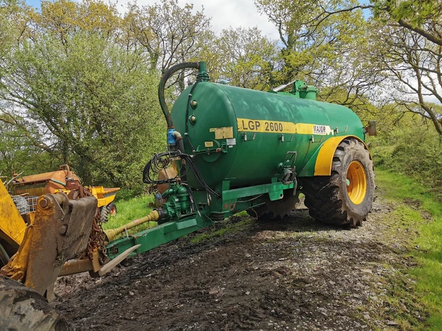 MAJOR 2600 SLURRY Tanker Water Bowser Hi Spec 2500 and rain gun ...