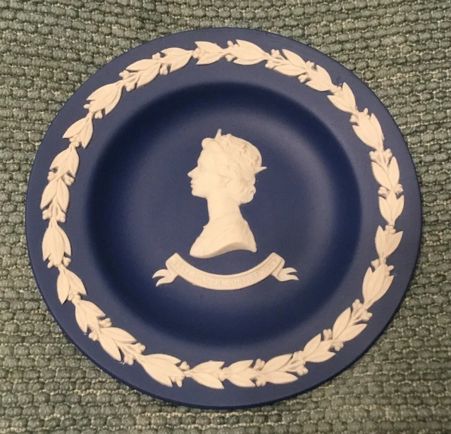 QUEEN ELIZABETH II Wedgwood Blue Jasperware 1977 Silver Jubilee Trinket Dish £8.00 - PicClick UK