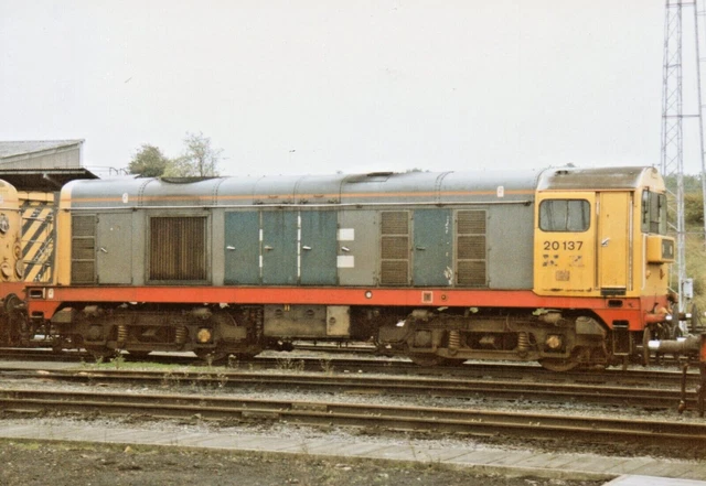 CLASS 20 NO 20137 in unbranded railfreight £1.20 - PicClick UK