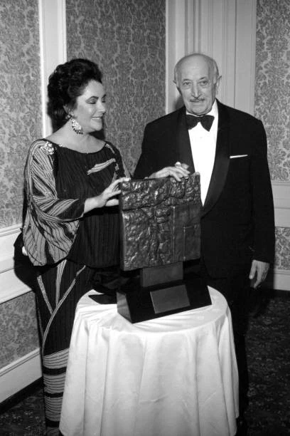 ELIZABETH TAYLOR WITH Simon Wiesenthal Circa 1980's Historic Old Photo ...