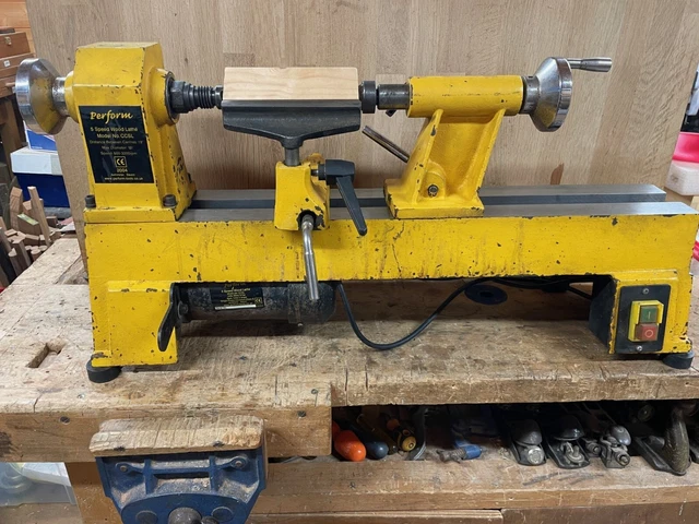 AXMINSTER WOODTURNING LATHE & Clubman Chuck, with a set of Record Tools ...