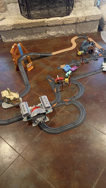 FISHER PRICE GEOTRAX Disney Cars Rc Mega Radiator Springs Railroad ...