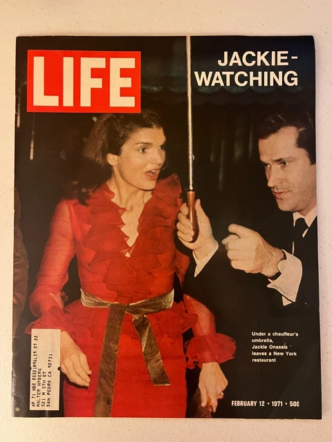LIFE MAGAZINE FEBRUARY 12, 1971 Jackie Kennedy Onassis Watching ...