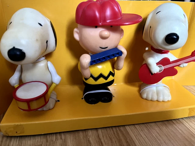 RARE BOXED RARE Vintage Snoopy Peanuts Charlie Brown Wind Up Band 1966 ...