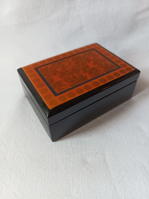ANCIENNE BOITE VINTAGE noire orange style laqué Années 50/70 EUR 15,00 ...