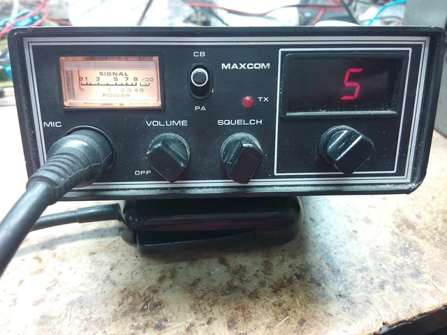 RADIO CB MAXCOM 40 Canali 20 Watt Doppio Modulatore e Roger Beep 1 e 4 ...