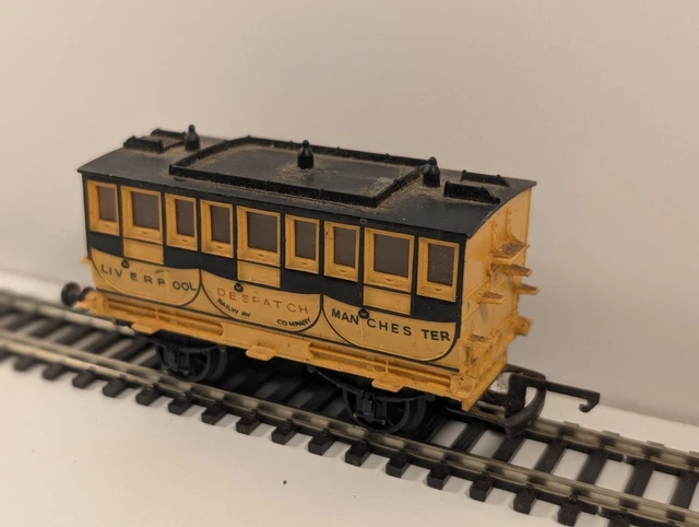 TRI-ANG R621 OO Gauge Stephenson’s Rocket Coach ‘Despatch’ – Early ...