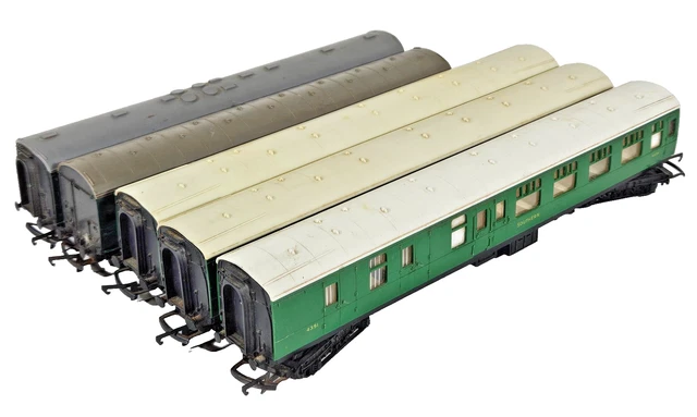 HORNBY AND TRIANG Model Railways Rake of 4 X Composite Coaches Southern ...