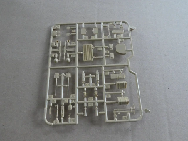TAMIYA SDKFZ 232 Schwerer Panzerspahwagen 8-Rad Afrika Korps Kit 297 ...