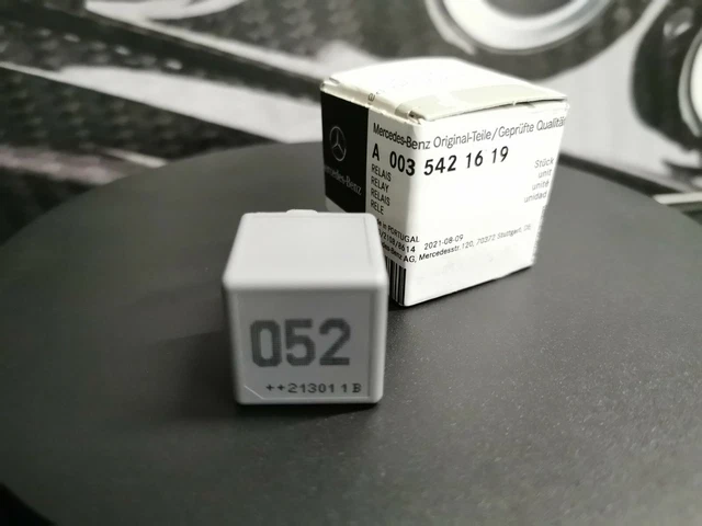 NEW GENUINE MERCEDES-BENZ C-Class E-Class Airmatic Compressor Relay ...