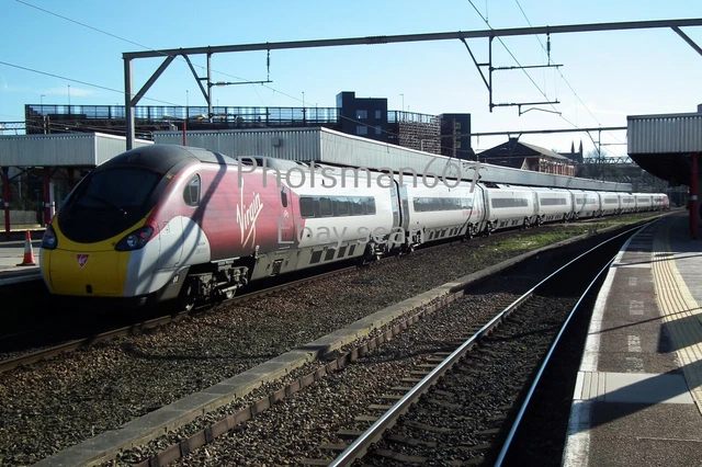 CLASS 390 390013, 9 car Pendolino EMU, in new Virgin Trains at ...