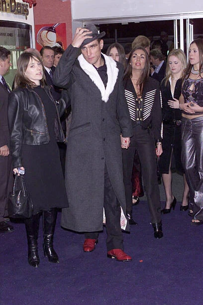 BRITISH EX FOOTBALLER Vinnie Jones and his wife and daughter arriv- Old ...