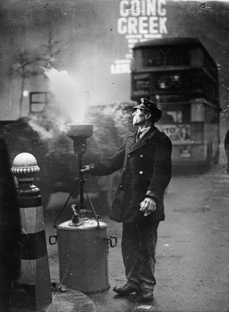 DENSE FOG OVER London: A beacon fire had to be constructed at Well- Old ...