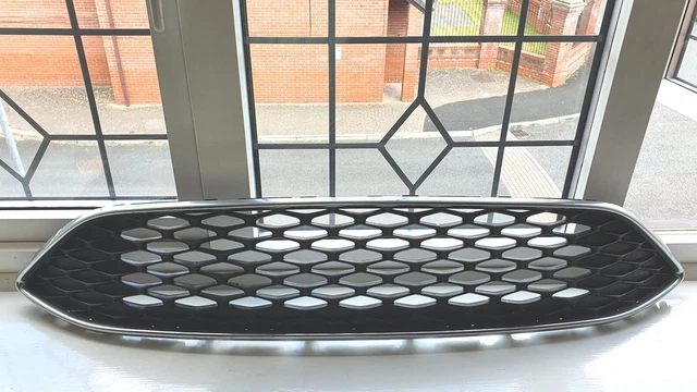 GENUINE FORD FOCUS MK3 Front Mesh Grille Panel Black / chrome edge ...