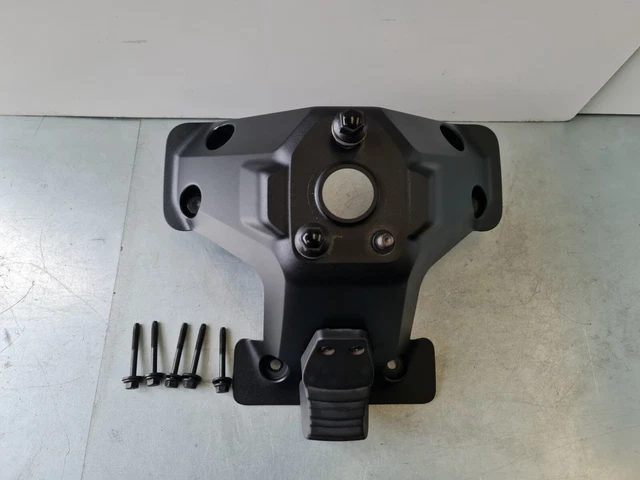 LAND ROVER DEFENDER 90 L663 2022 Spare Wheel Mounting Bracket L8B2 ...