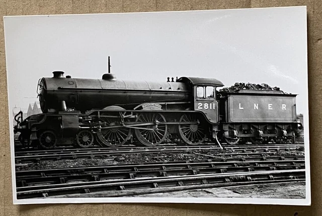6 VINTAGE PHOTOGRAPHS Lner Gresley Class B17 Locomotives Nos 2811 ...