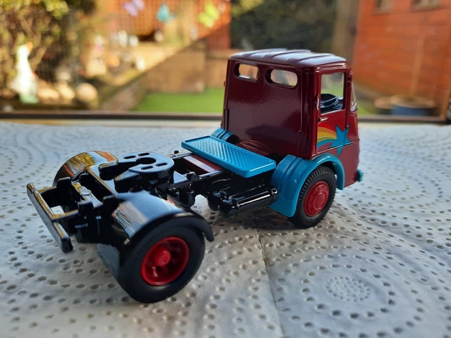 CORGI 1/50TH SCALE ERF KV TRACTOR UNIT IDEAL CODE 3 FOR CIRCUS ...