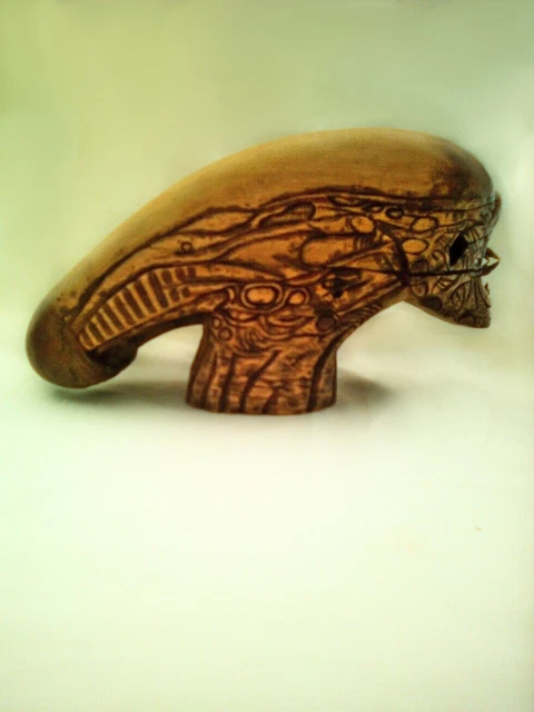 SCULPTURE EN BOIS Xénomorphe / alien xenomorph wood carving 43/14/24 cm ...