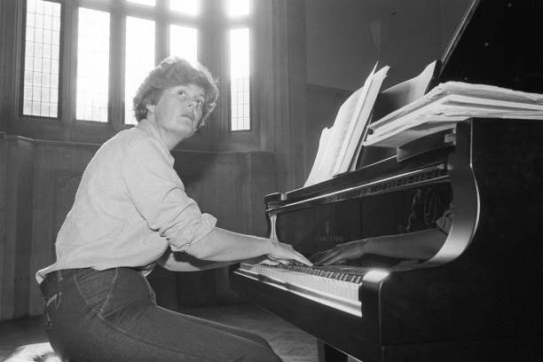 ROSALIND RUNCIE, THE wife of Dr Robert Runcie, the Archbishop o- 1980 ...