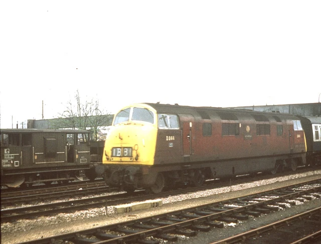 ORIGINAL COLOUR SLIDE of D844 BR Warship class diesel hydraulic loco £8 ...