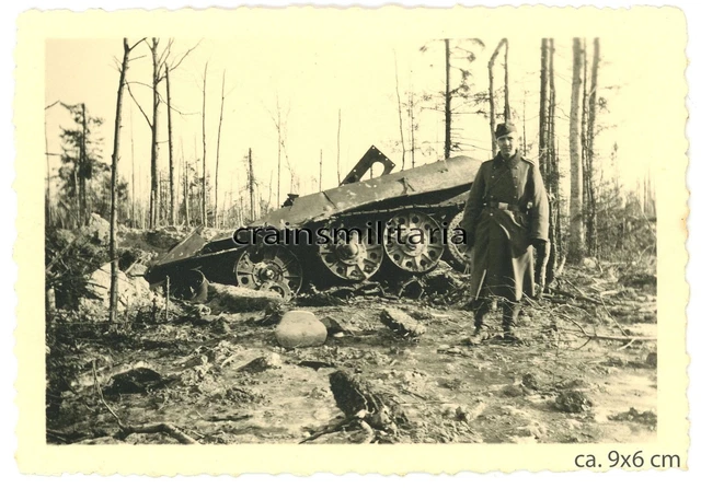 ORIG. FOTO ZERSTÖRTE russ. Panzer Tank am Wolchow b. Leningrad Russland ...