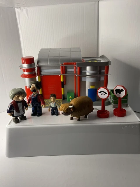 VINTAGE POSTMAN PAT Greendale Sorting Office & Character Bundle £29.50 ...