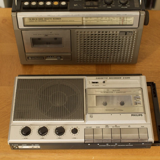 HITACHI FM/MW/LW TRK 5401L Radio Cassette Recorder & Philips D 6410 ...