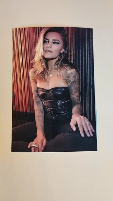 SOPHIA THOMALLA: Schönes FOTO, TV Schauspielerin,MODEL, Der Bergdoktor ...