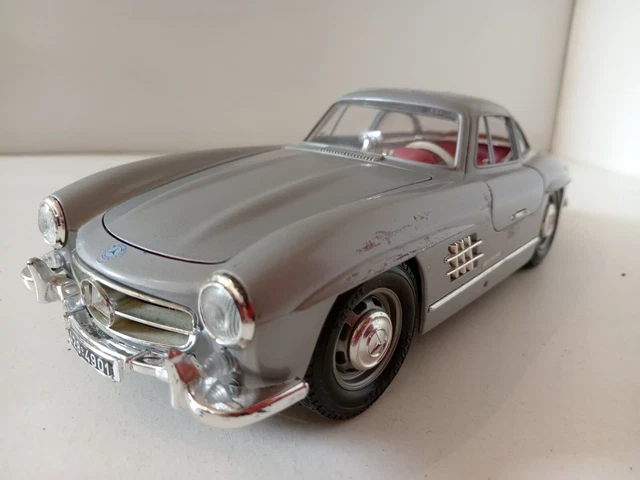BBURAGO 3015 MERCEDES Benz 300 SL Ailes papillon coupé 1954 1/18 EUR 30 ...
