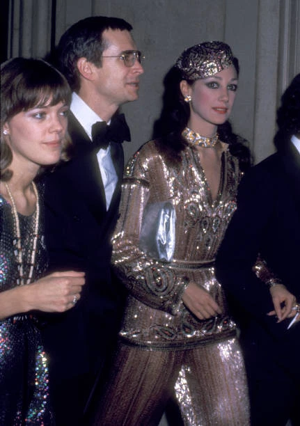 ANTHONY PERKINS WIFE Berry Berenson and Marisa Berenson at T - 1974 Old ...