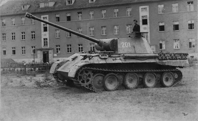 WWII PHOTO GERMAN Panther Medium Tank PzKpfw. V WW2 B&W World War Two ...