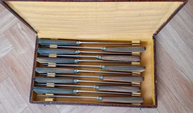 COUTEAUX ANCIENS Acier Unic Inox Dans Un Coffret EUR 8,00 - PicClick FR