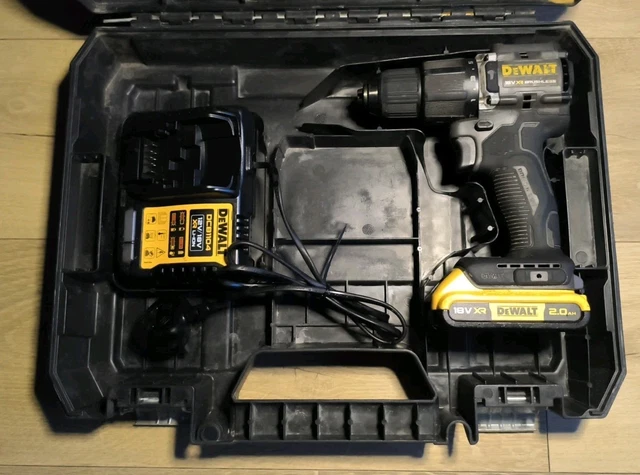 DEWALT DCD100 BLACK 18v XR Brushless Compact Combi Hammer Drill & 2,0Ah ...