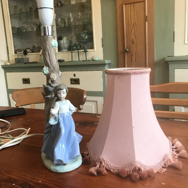LLADRO NAO LAMP with original shade, condition as new. Young girl ...
