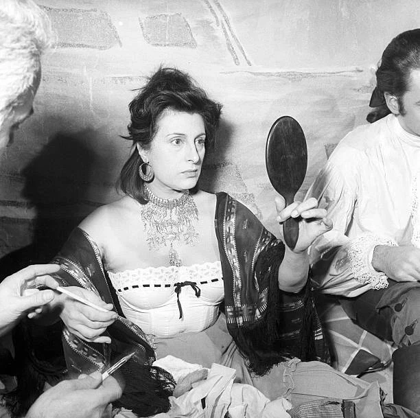 ITALIAN ACTRESS ANNA Magnani Looking At A Mirror Film Star Old Photo $9 ...