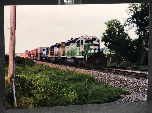 BURLINGTON NORTHERN RAILROAD BN #6913 EMD SD40-2 Locomotive Snapshot ...