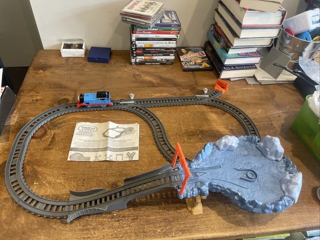 THOMAS & FRIENDS Track Master Close Call Cliff Set inc Thomas Complete ...