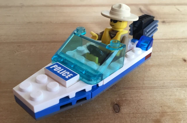 LEGO CITY 30017 Police Boat 100% Complete With Minifigure £3.25 ...
