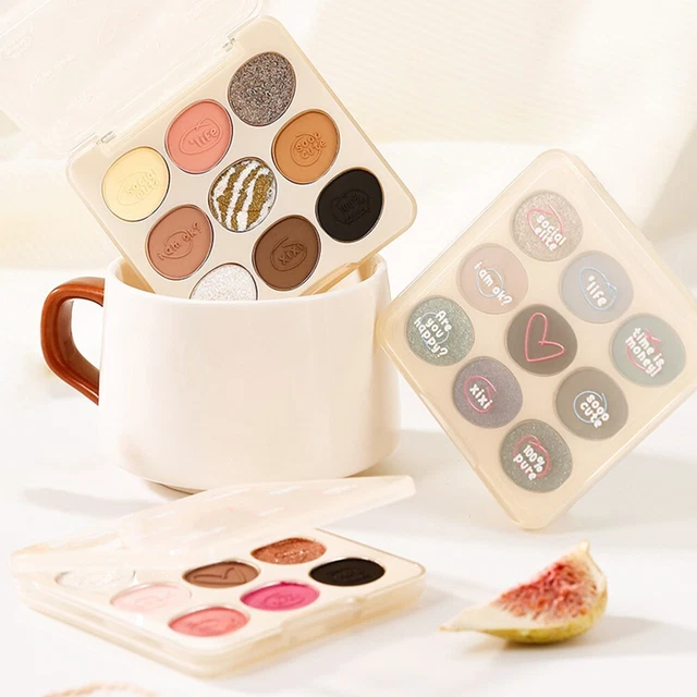 FARDS À PAUPIÈRES glamour neuf couleurs avec formule anti-taches longue ...