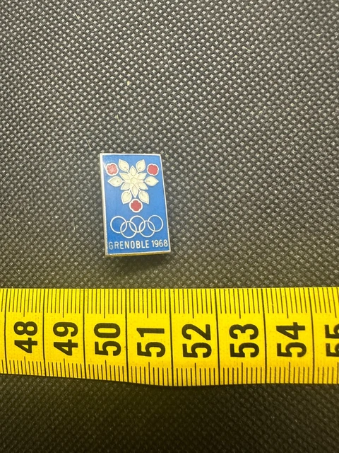 INSIGNE JEUX OLYMPIQUES Grenoble 1968 Arthug Bertrand Paris EUR 10,00 ...