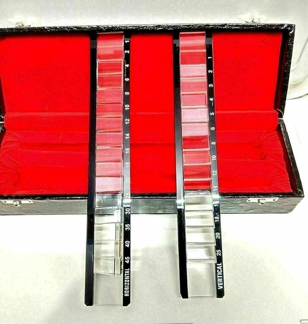 ENSEMBLE VERTICAL ET horizontal de barres de prisme dans un étui, dans ...