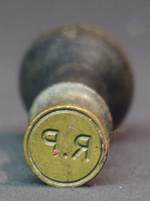 AA 19ÈM JOLI cachet sceau tampon 11cm43g manche bois inscription R.P ...