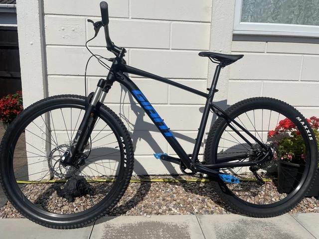 GIANT TALON 1 Mountain Bike, 29er, Only Been Used For A Few Hours £550. ...