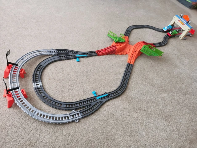THOMAS & FRIENDS TrackMaster Railway Race Set With Motorised Thomas ...