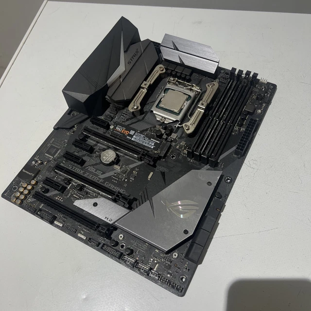 ASUS ROG STRIX z370-f motherboard paired with an i7 8700k & Samsung 960 ...