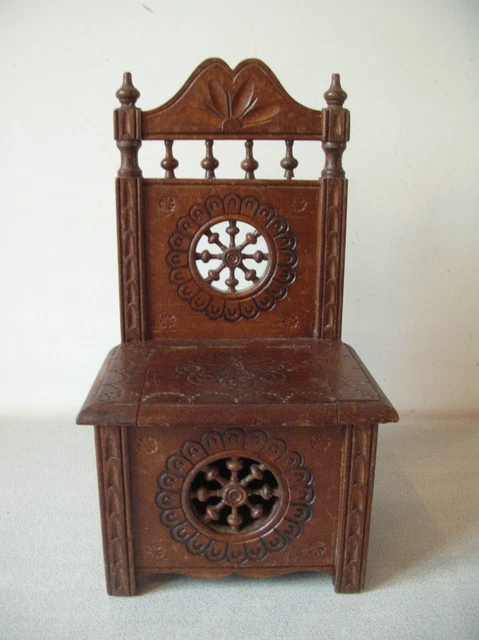 ANCIENNE CHAISE DE poupée coffret en bois sculpté style breton 26 cm EUR 29,99 - PicClick FR