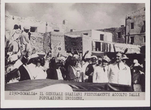 SOMALIA FOTOGRAFIA SERIALE IL GENERALE GRAZIANI FESTOSAMENTE ACCOLTO ...