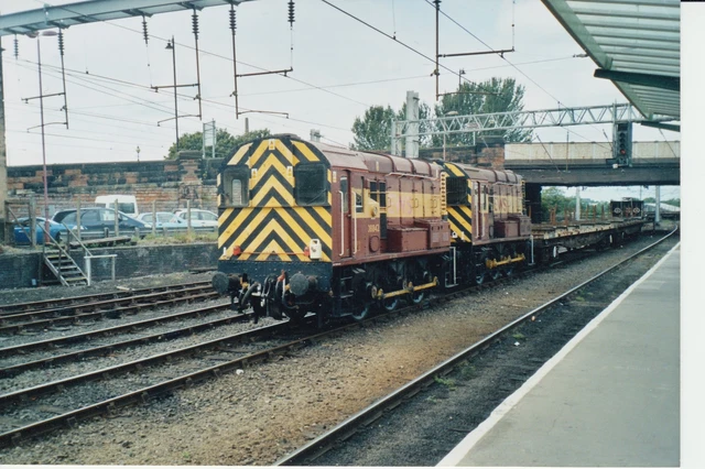 RAIL PHOTO CLASS 08 shunters 08842 08866 @ Carlisle 22/8/06 Kingmoor ...